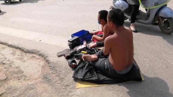 清明节,赶会,残疾人乞讨,你会给钱吗