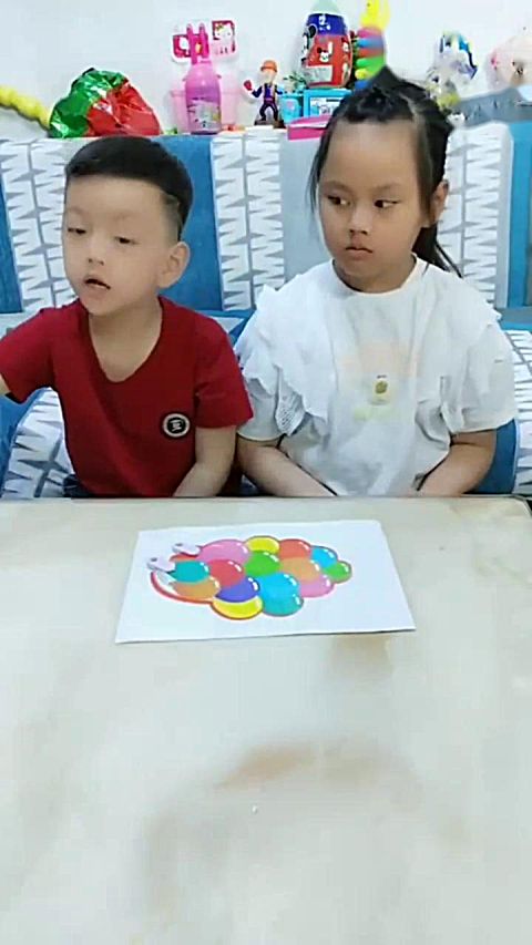 亲子宝宝动画:贝儿和白雪比赛电钻螺丝制作大树和小花!