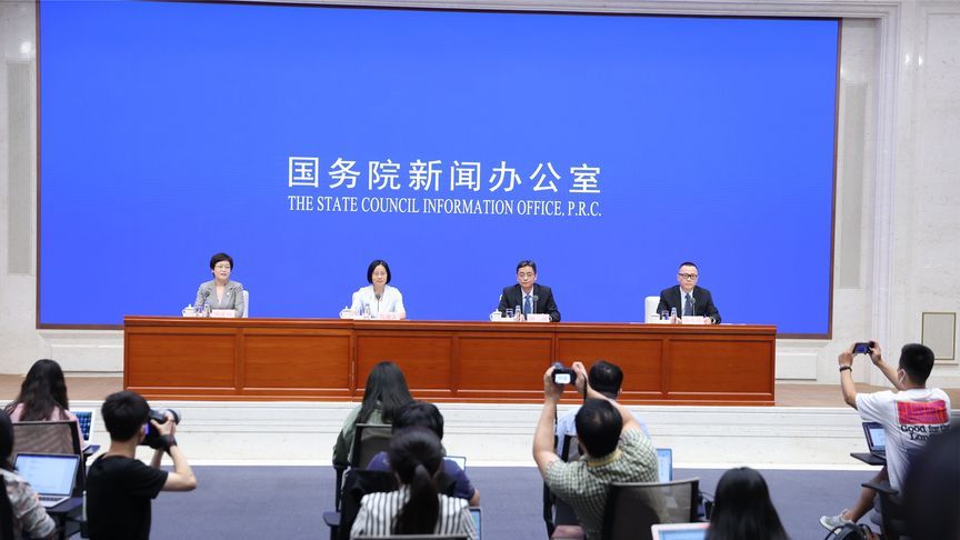 河南村镇银行事件是否会引发整个金融和银行系统风险?央行回应