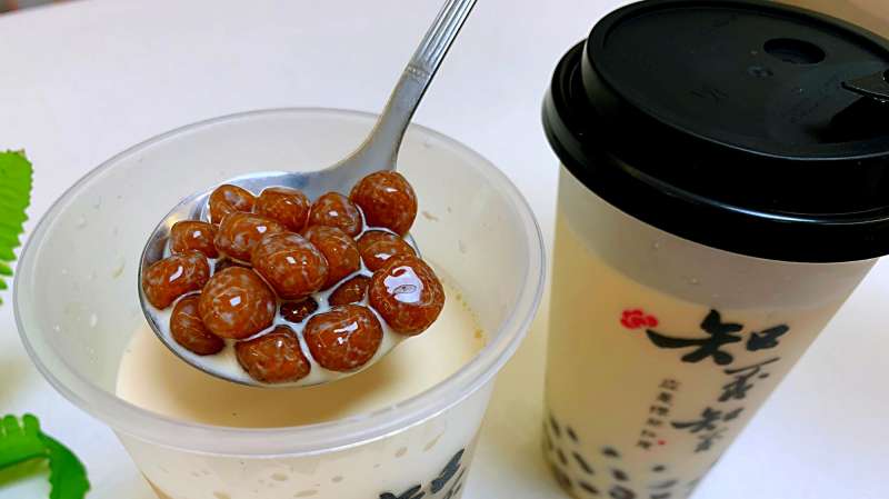 夏天想喝珍珠奶茶不用买,教你珍珠自己做,实惠又健康,真解馋