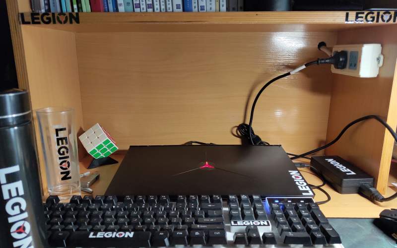 活动作品大学生宿舍电脑摆放