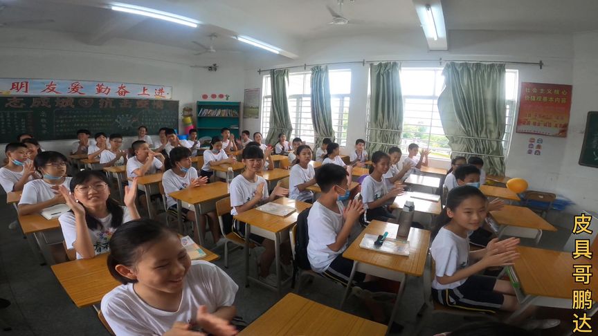 超高清4k直拍毕业季感动悲伤视频,老师学生离别,身临其境的感受