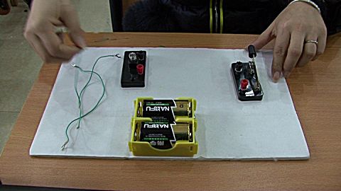 3 设计电路(第一课时)_《设计电路》第一课时_小学科学_一等奖_VT...