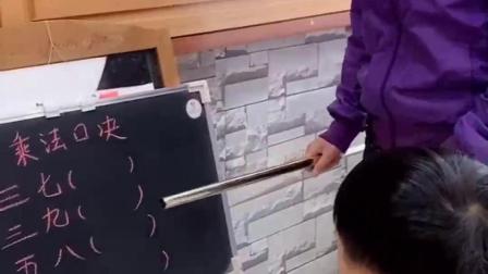 趣味童年:弟弟的乘法口诀真牛!
