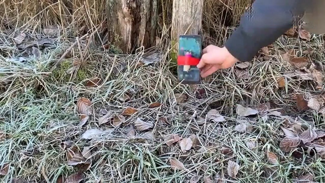 老外买了一大串中国鞭炮,用手机测试鞭炮威力,结果让人意想不到