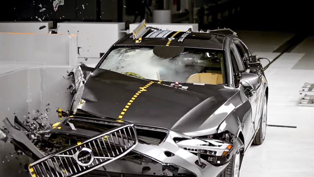 操控还是安全?沃尔沃S90和宝马5系碰撞测试对比