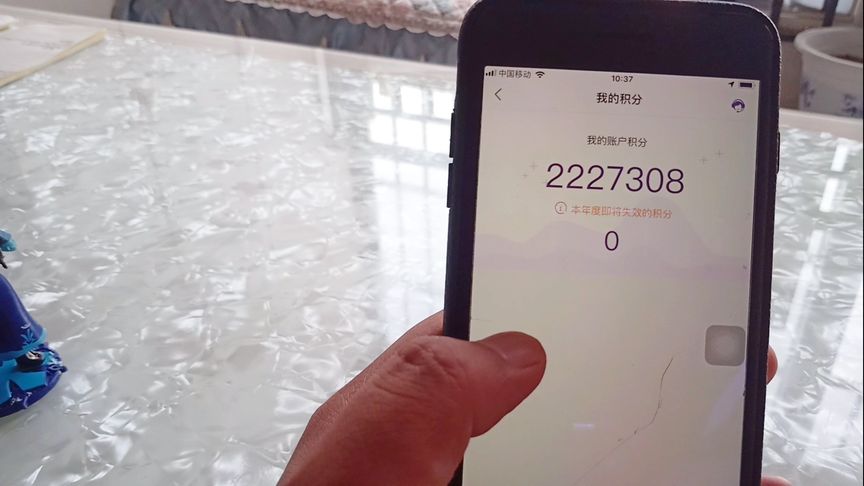 小伙接银行电话,积分免费兑换商品,300多万积分可以兑啥呢?