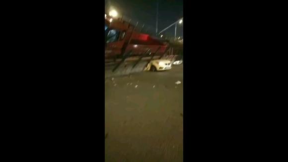 太惨了,无锡高架桥坍塌