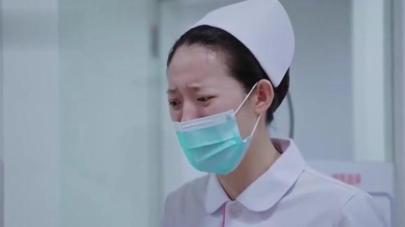 大妈说医院给她采血,用的针是旧的,大妈做在医院里开始大哭