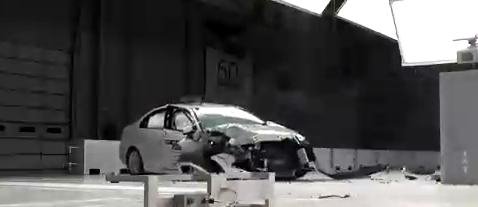 大众和丰田的安全碰撞测试,看完你知道该选谁了吧!