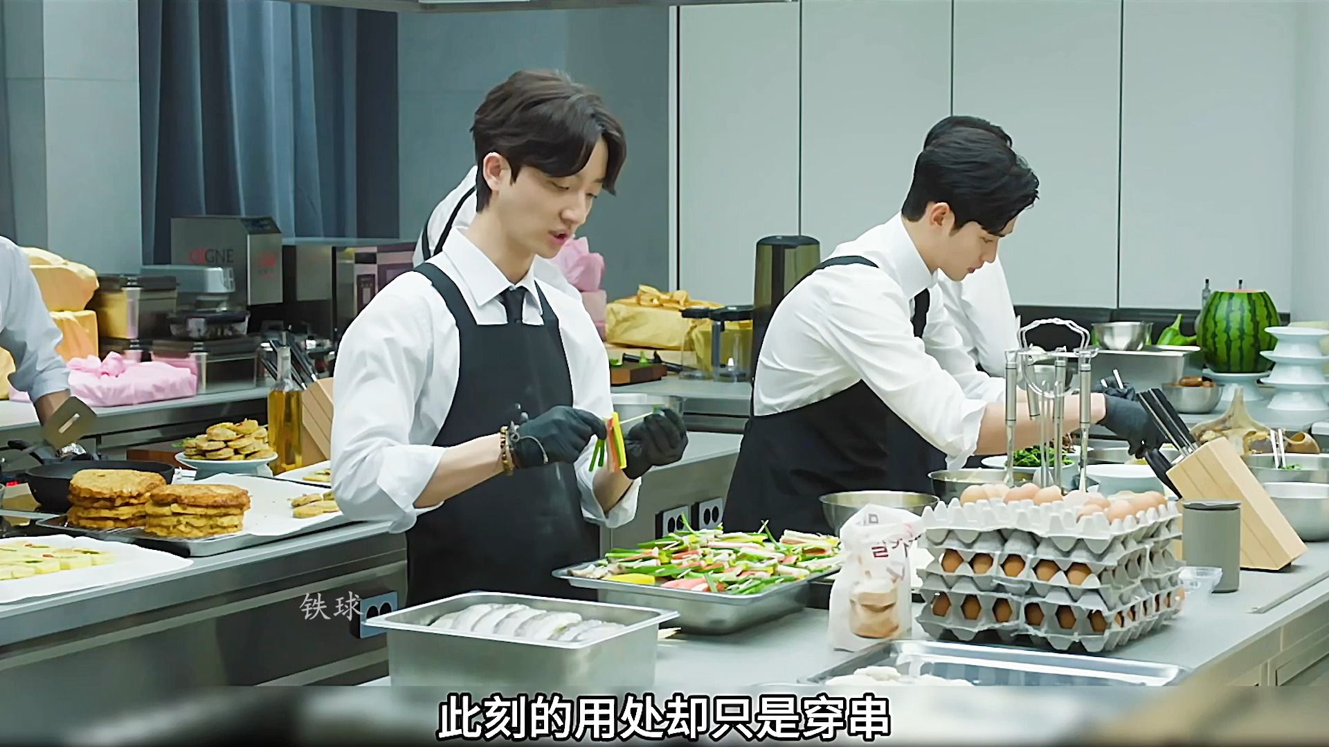 顶级财阀的厨房内却没有厨子,一群忙碌的人竟全都是女婿