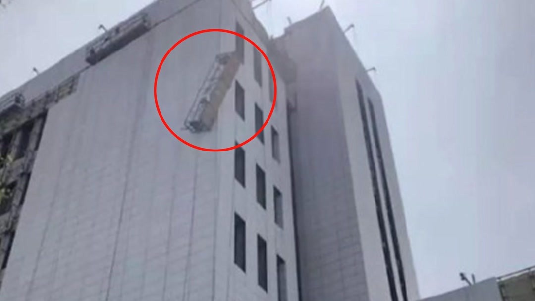 山东枣庄一建筑工地发生施工吊篮坠落事故 致2死1伤