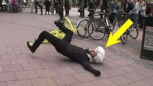 女大学生耗时6年,独创骑行安全头盔,撞车瞬间弹出气囊保护头部