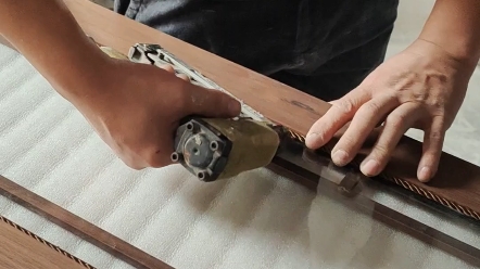 玻璃门压条流程北京木门全屋定制厂家分享北京木门厂林哥