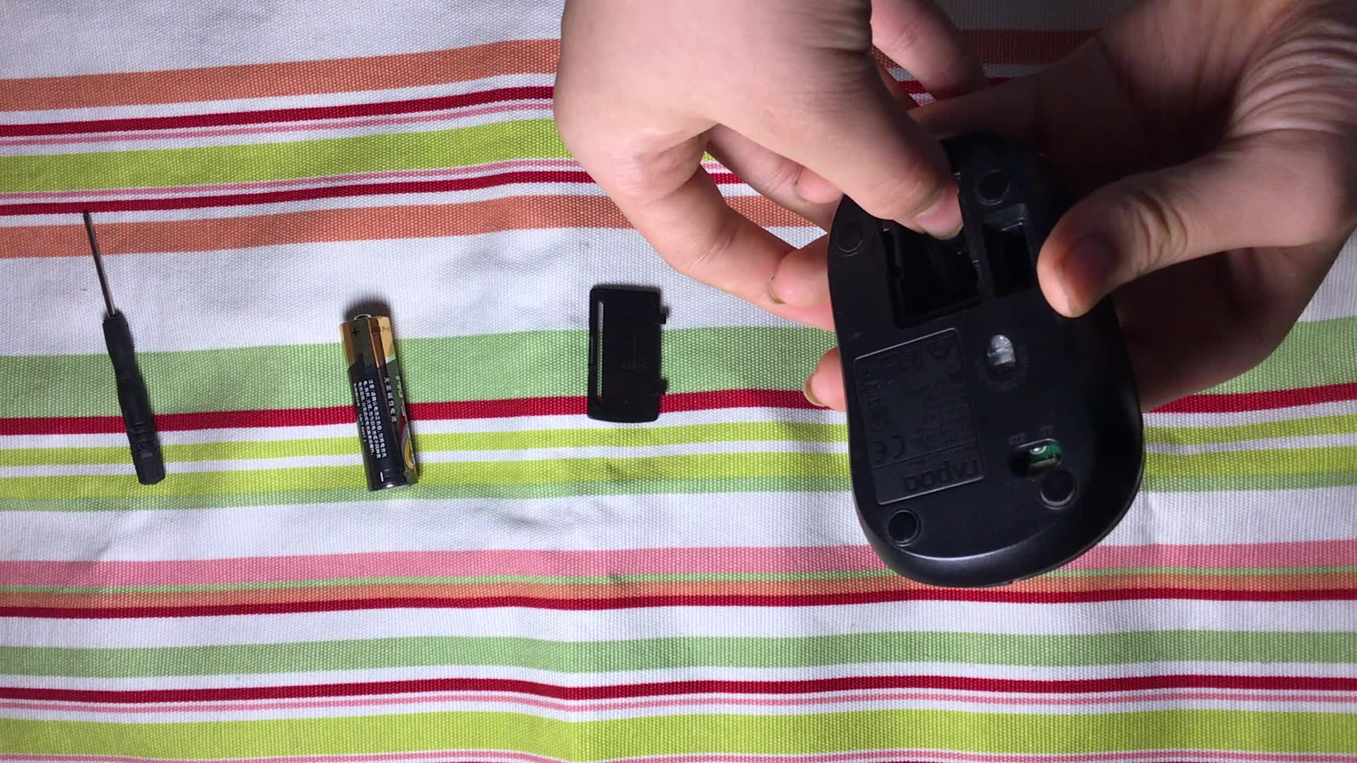 拆一个平平无奇的小鼠标。