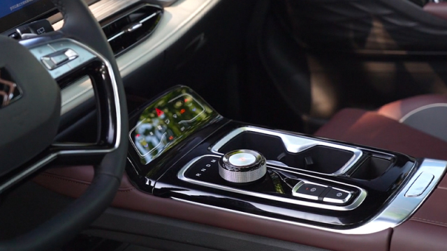 【思皓QX】中控区域--配手机无线充电 旋钮式换挡