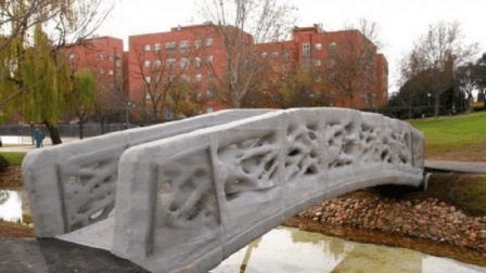 世界第一座3D打印桥,同时打印钢筋和混凝土,业界首创