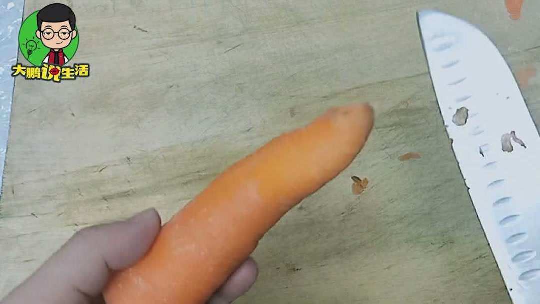 削皮器不用买,只用一根铁丝,自制的削皮器比买的还好用