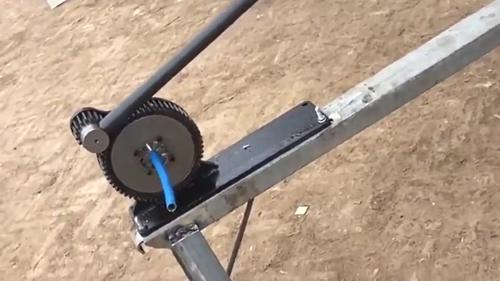 农村牛人发明压管机,效果简直不要太好,果然民间出高人