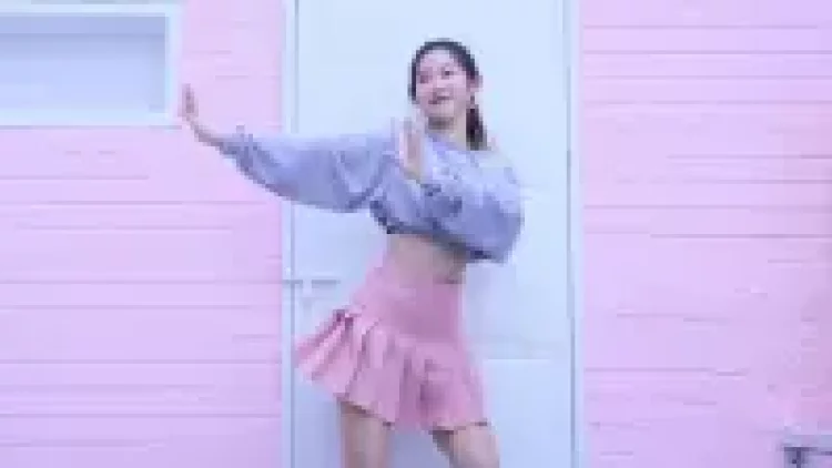 小清新活力舞蹈Oops, 改编关晓彤舞台版本