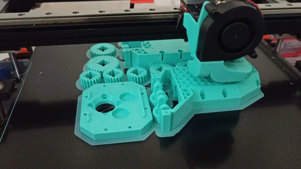 3D打印路虎模型车,还有一点就可以打完了