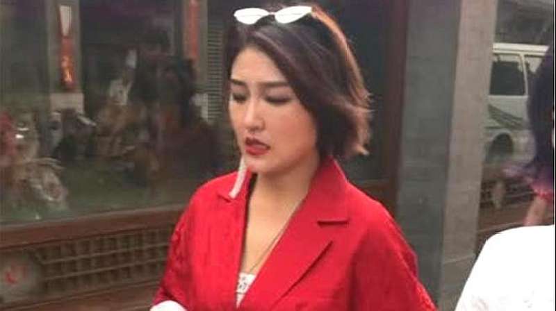 这个视频火了,本山传媒里的大美女娇娇,这是急匆匆干嘛去呢?