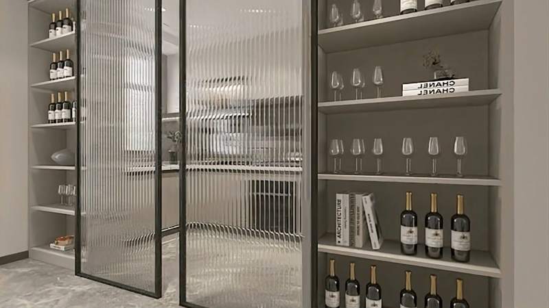 厨房门和酒柜并用设计