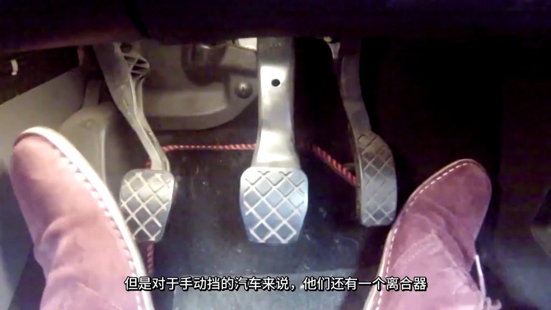 手动挡车车主有福了!堵车时要跟车这样控制车速,简单又实用