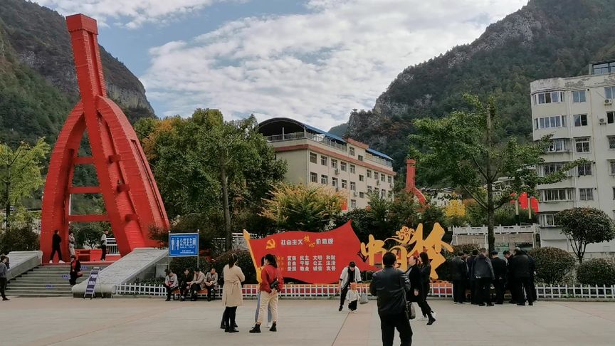 康县市政广场,明天要在这里举办10月17日扶贫日大型活动