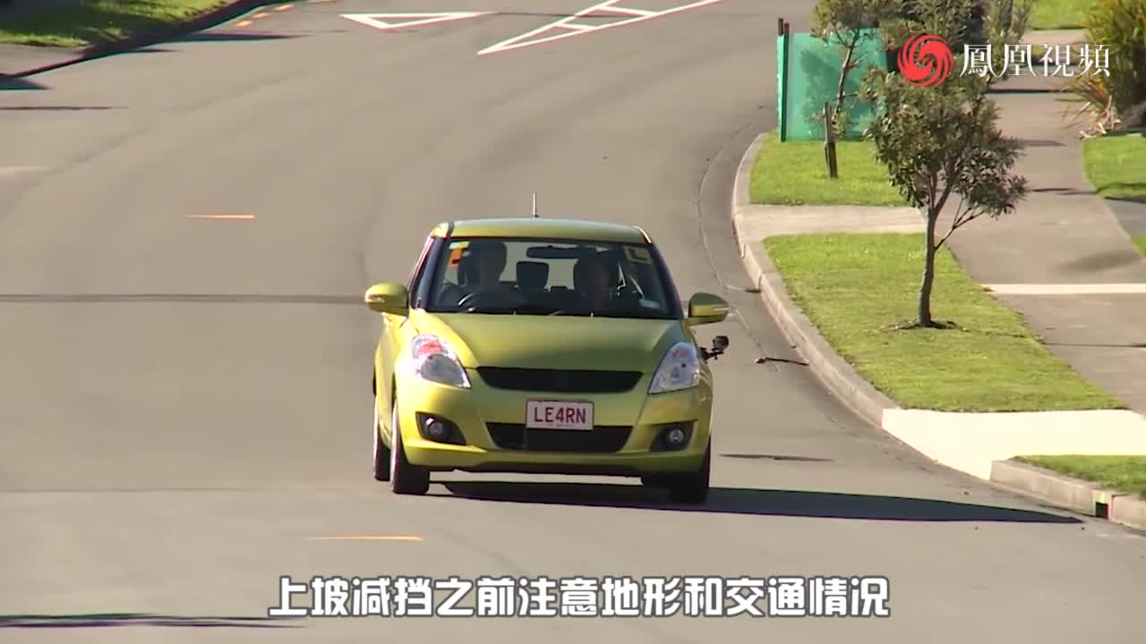 开手动挡上坡,这才是最佳的换挡时机,新手要知道