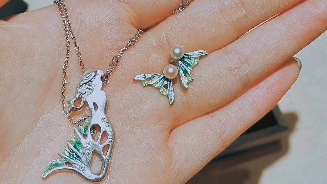 太梦幻了了!珠宝设计师按照美人鱼姚兰的形象,采用梵克雅宝顶级珠宝...