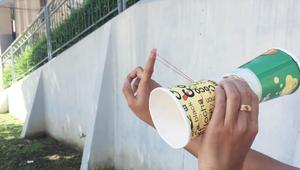 用两个纸杯做出的飞行器,效果很神奇,你知道原理吗?