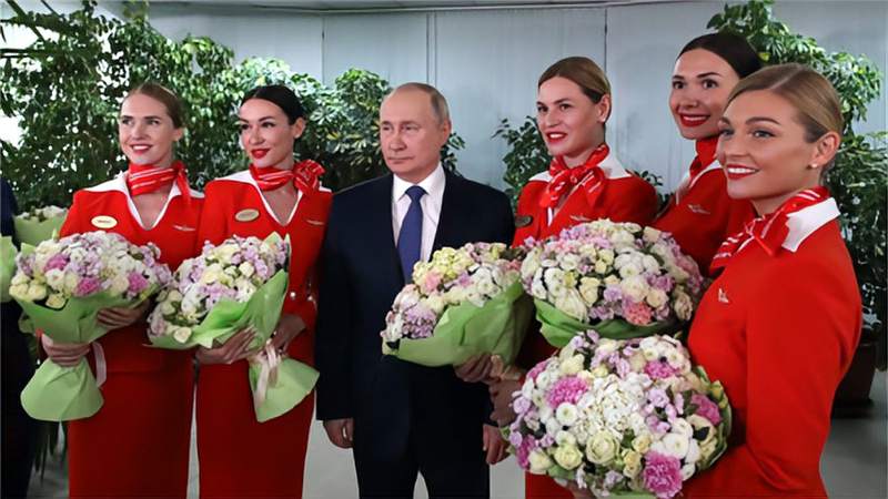 俄罗斯为何对乌克兰动武?面对俄空姐的提问,普京当场打了个比喻