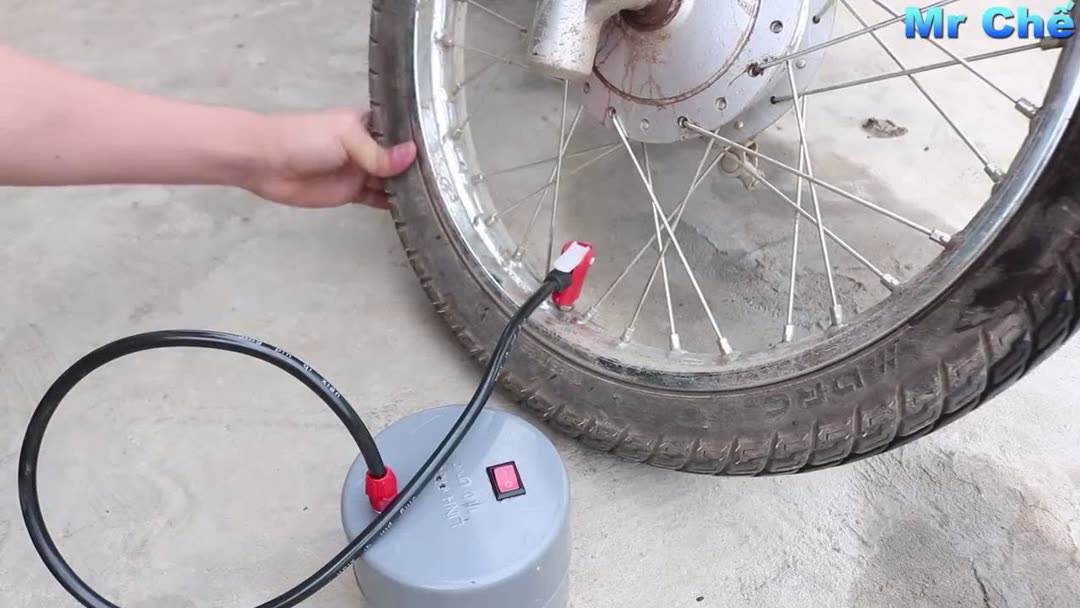 教你在家用马达制作一个小型气泵,以后给自行车打气方便多了