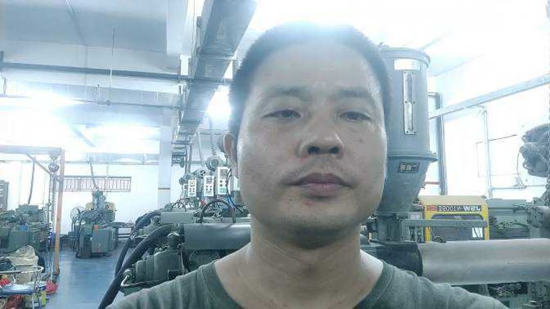 注塑模具弹簧和司筒断了,拆开更换就搞定了