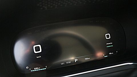 上汽荣威 eRX5 插电版仪表盘主题切换