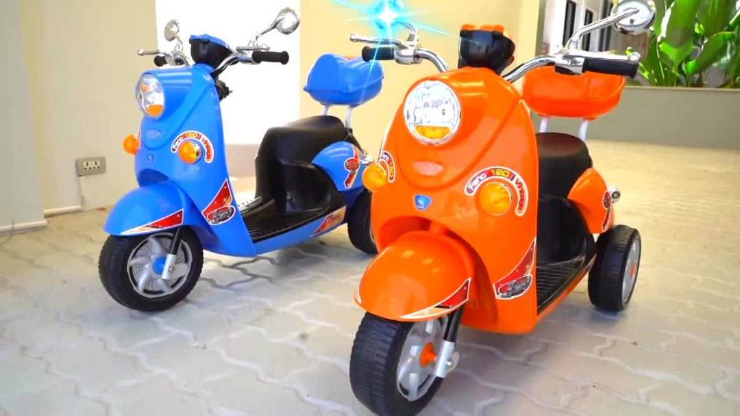 安娜和罗马的玩具摩托车,真漂亮