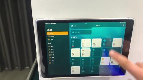 iP,d配合智能墙充固定在墙上