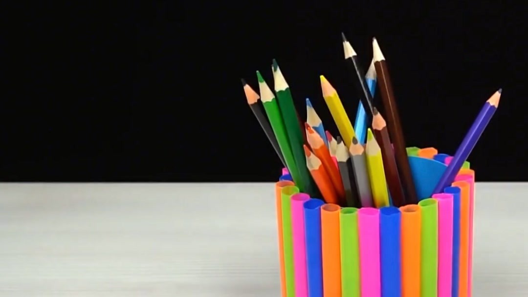 创意手工DIY,小伙用纸板制作铅笔筒,既简单又方便