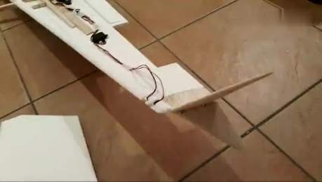 自制飞机小伙,用23天制造一架缩小版波音737