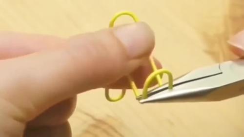 给大家分享一下曲别针的正确使用方法,是不是很有趣