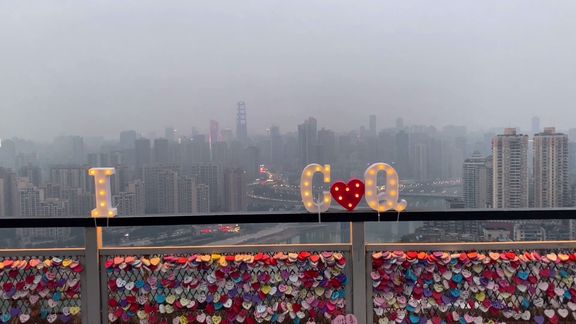 打卡从你的全世界路过取景地,上天台,欣赏魅力山城