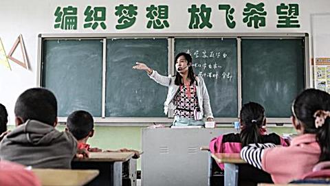 2018年一位教师刚刚办理退休, 教龄35年, 退休金是怎么计算的?
