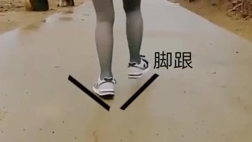 最近很火的网红舞蹈,原来这么简单,注意看脚下的动作