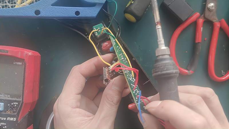 今天给电蚊拍做个大保健,维修主板加改造,你不学学吗?