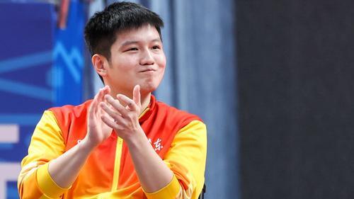 樊振东是真想带着球队赢,场下焦急的样子爱了爱了