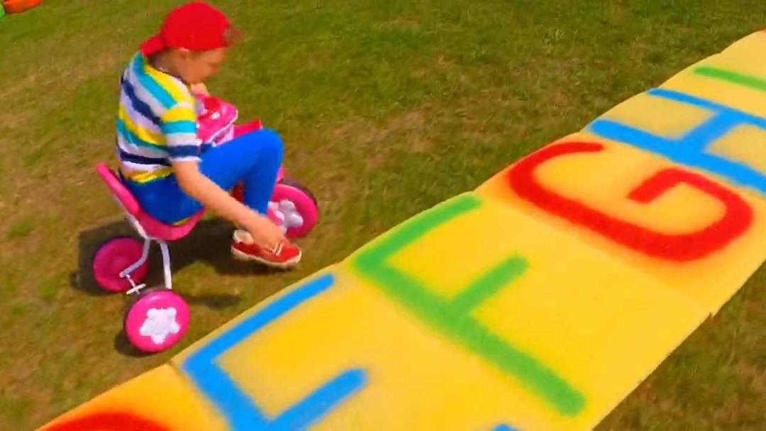 ABC儿童歌曲学习英语字母表!有巨大字母