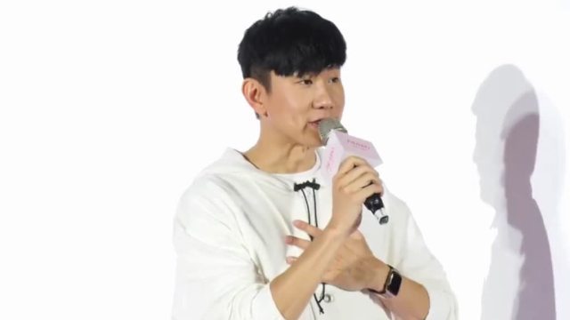 三才子合体!周杰伦林俊杰萧敬腾聚餐不忘携娇妻,实力宠妻撒狗粮