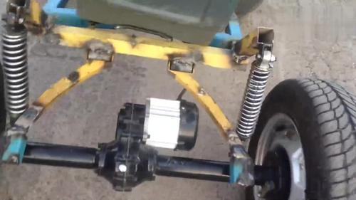 民间自制的4轮电动卡丁车