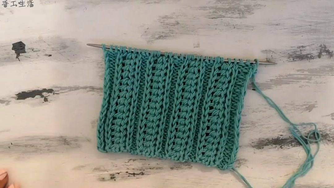 毛衣手工编织欣赏,很朴素的图案棒针织法,织毛衣不难看